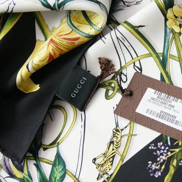 Gucci | Accessories | New Gucci Infinity Flora White Black Border Silk ...